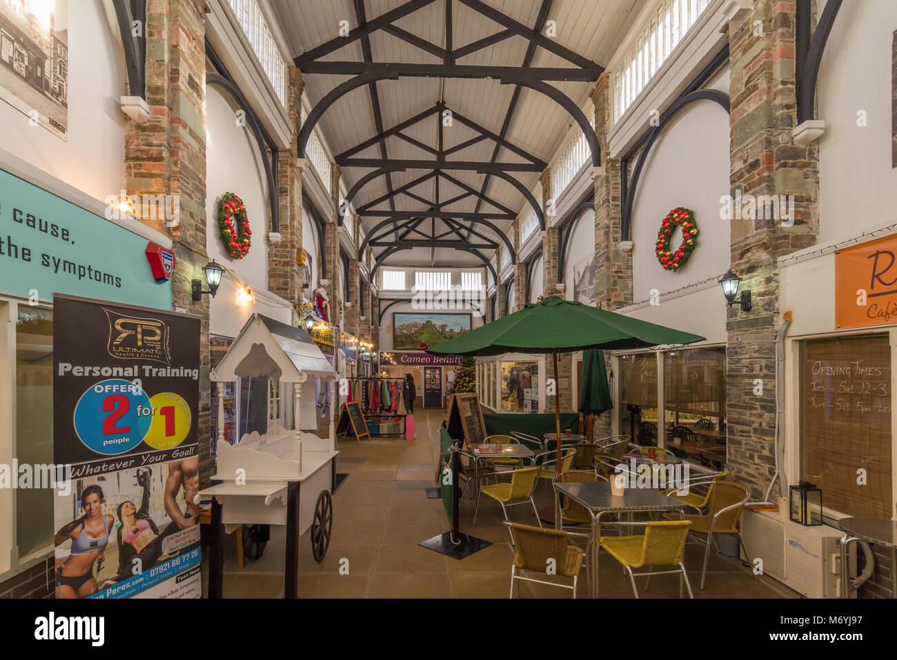Arcade house hi-res stock photography and images - Alamy