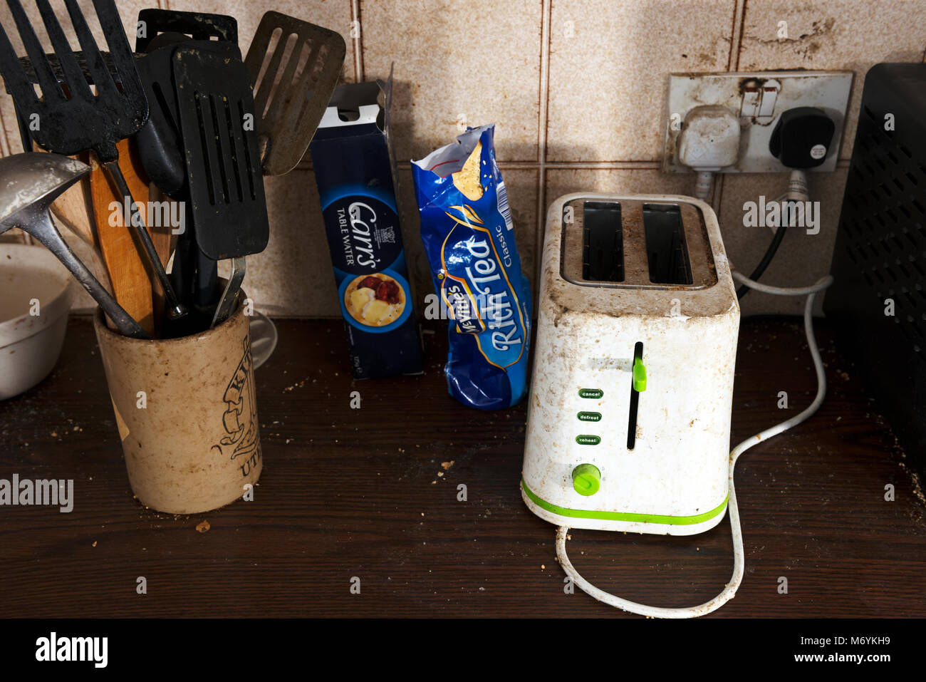 Unhygienic kitchen hi-res stock photography and images - Alamy