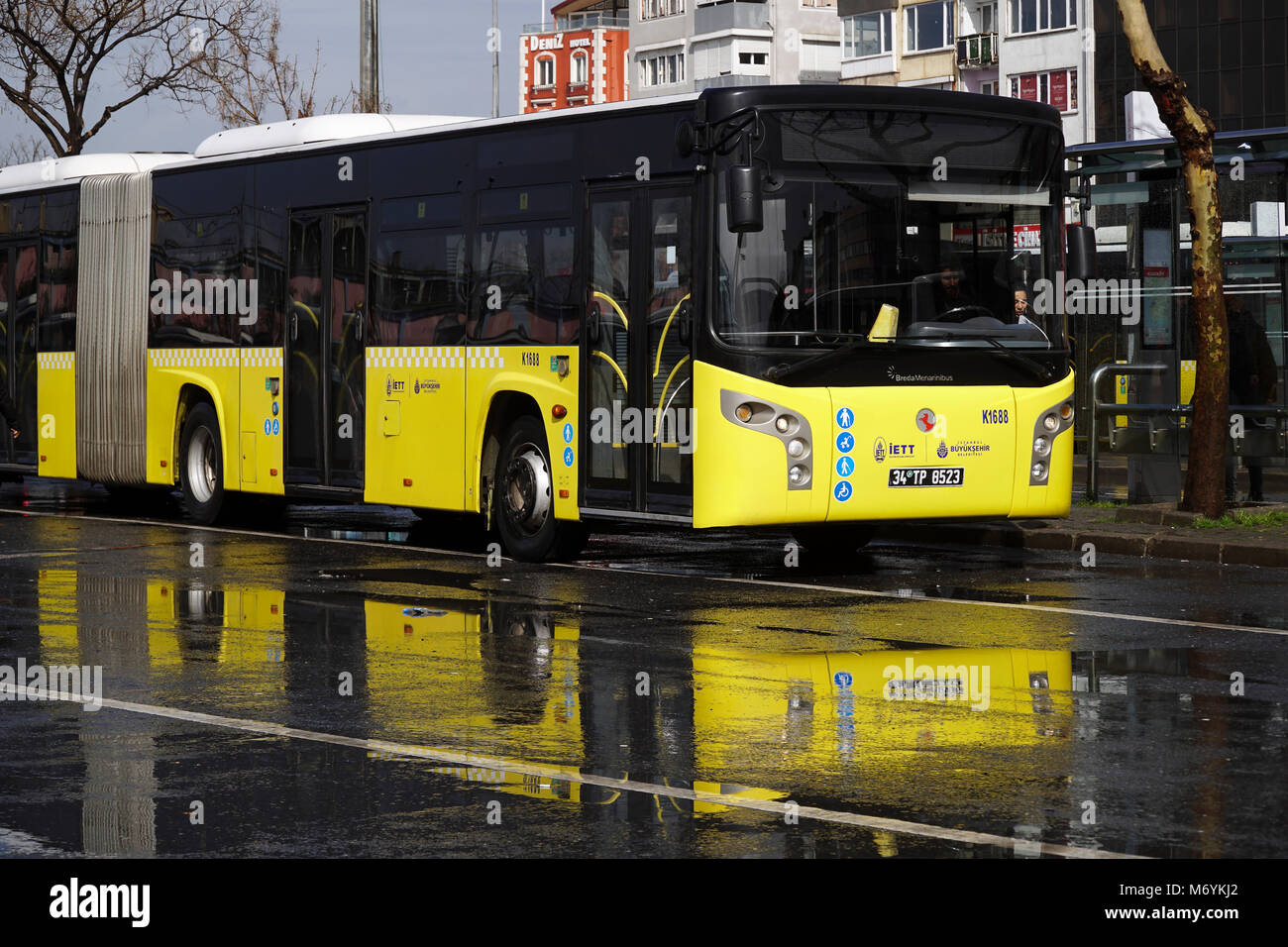 Bus stop rain High Resolution Stock Photography and Images - Alamy