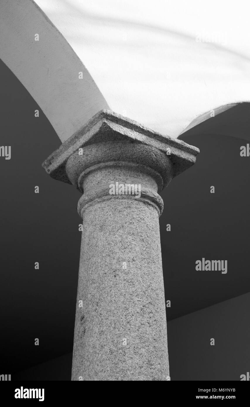 Simple doric style columns hi-res stock photography and images - Alamy
