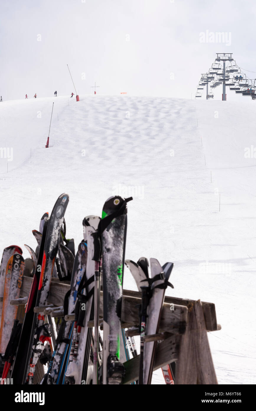 Mogul slope hi-res stock photography and images - Alamy