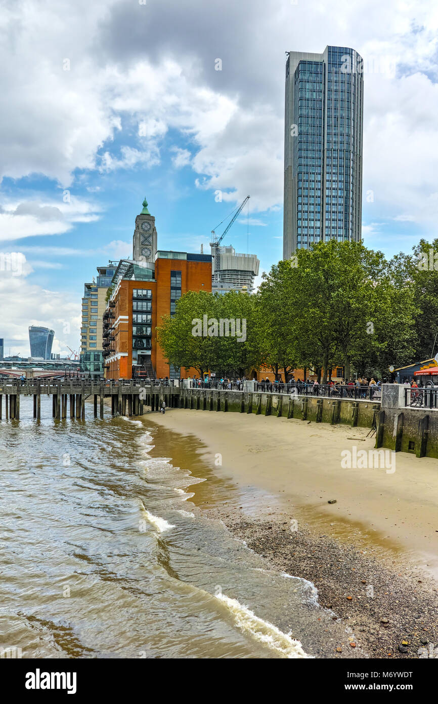 Thames embankment sand hi-res stock photography and images - Alamy