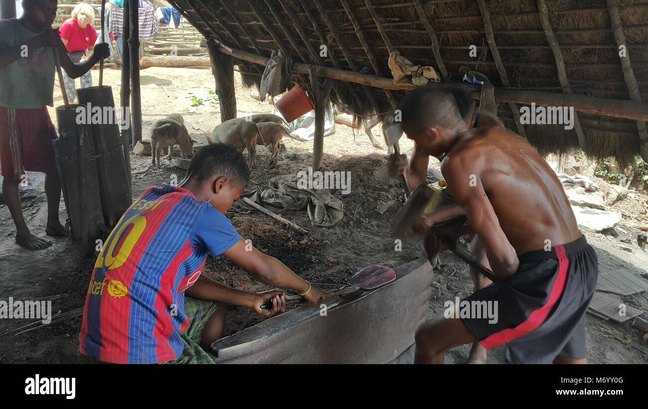At iron factory, Madagascar. Handmaded garden spade Stock Photo - Alamy