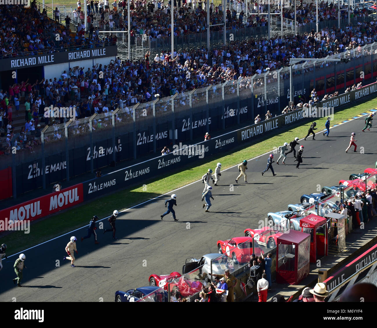 Le mans start hi-res stock photography and images - Alamy