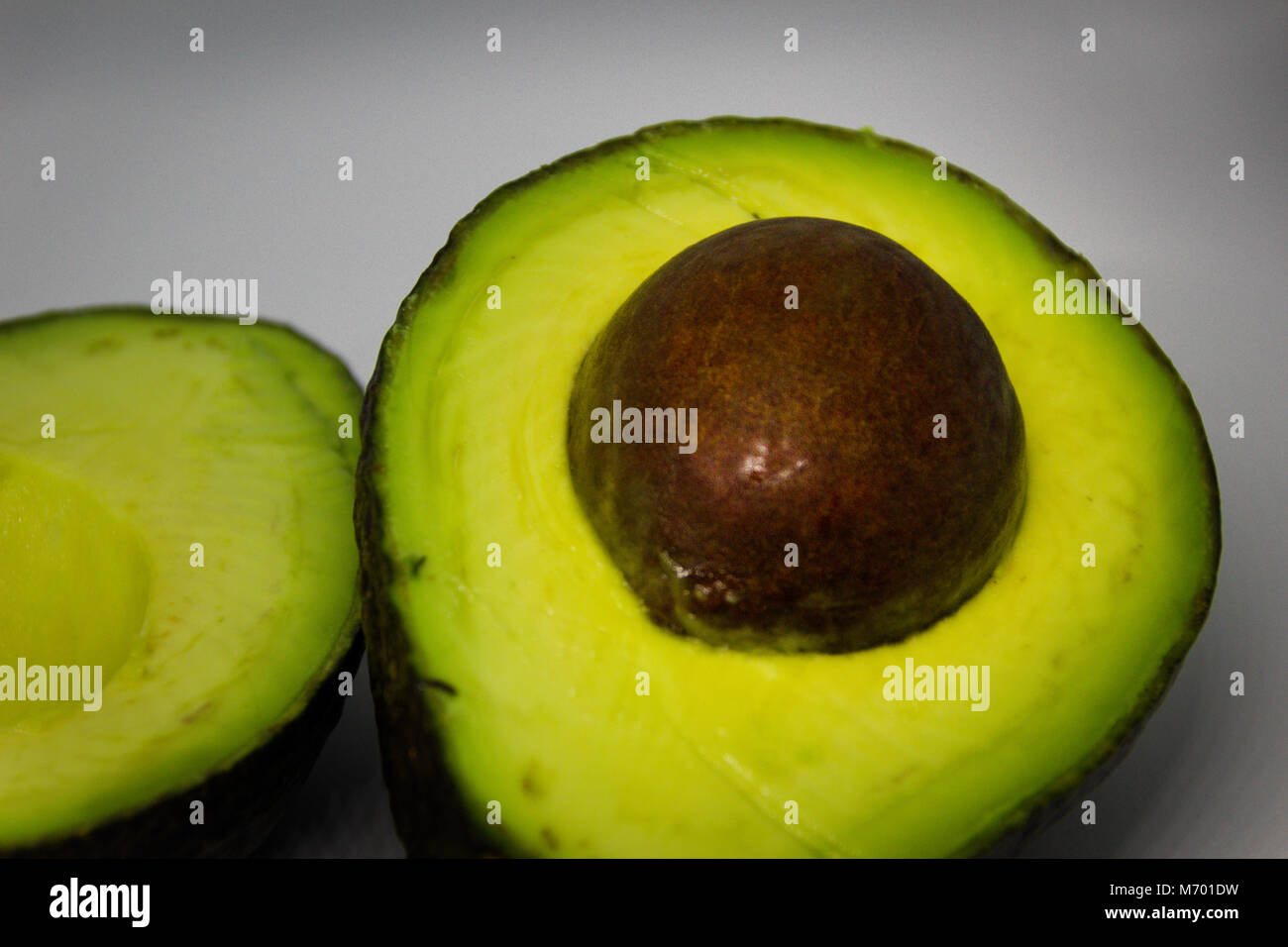 Photograph of a fresh green avocado Stock Photo - Alamy