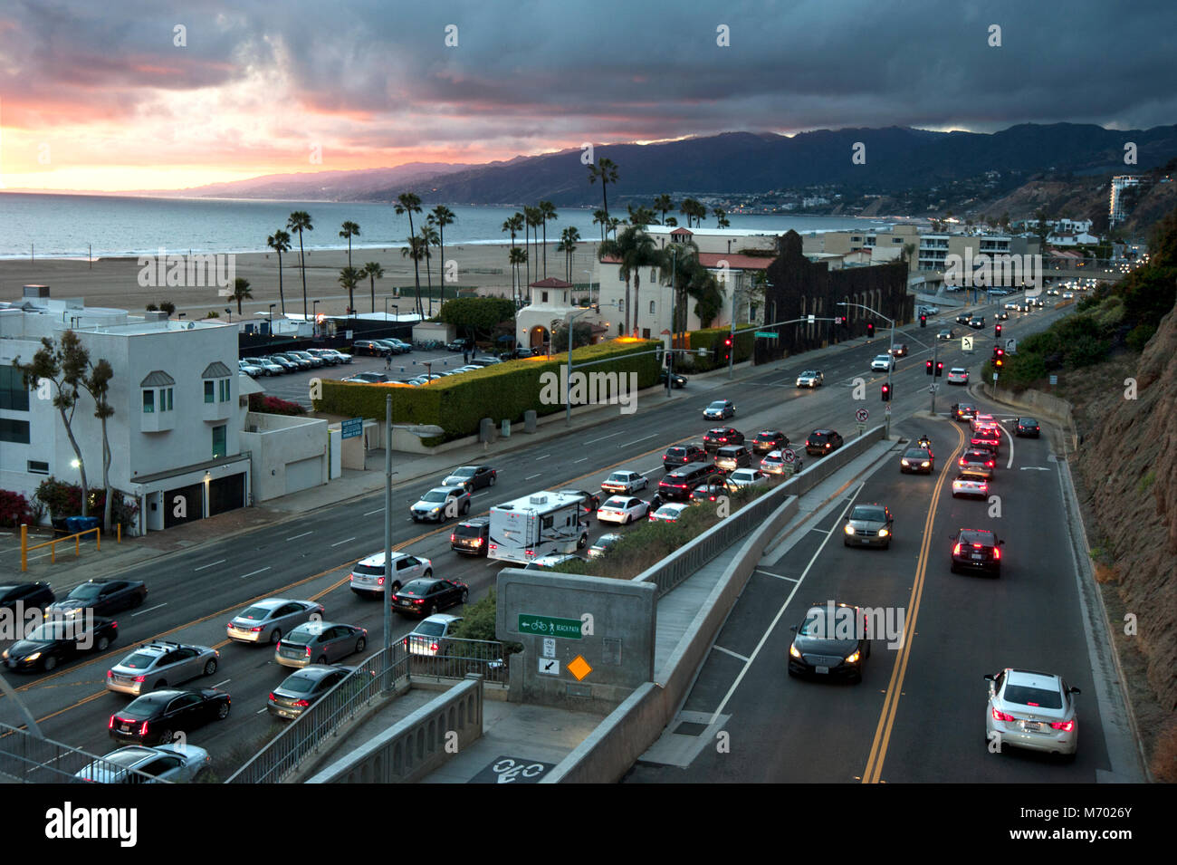 The California Incline joins the Pacific Coast HIghway in Santa Monica ...