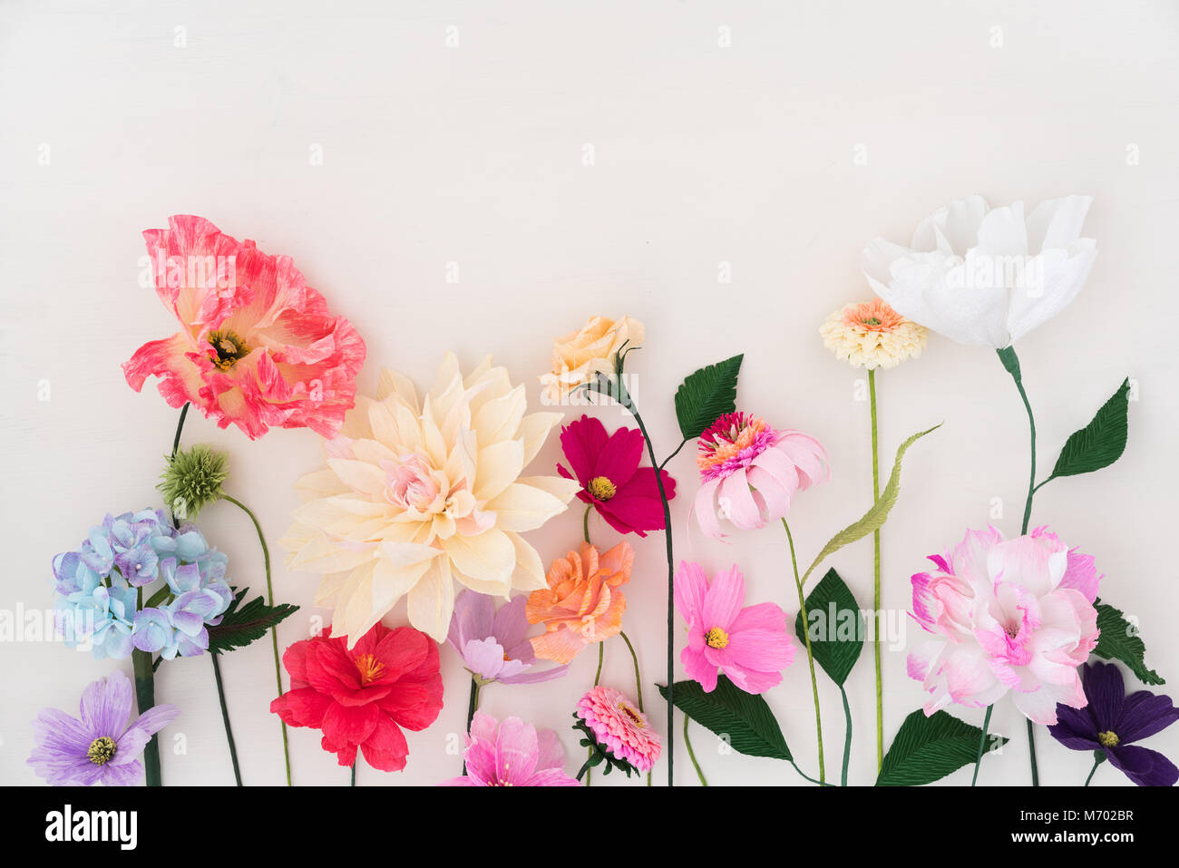 How to make paper flowers hi-res stock photography and images - Alamy