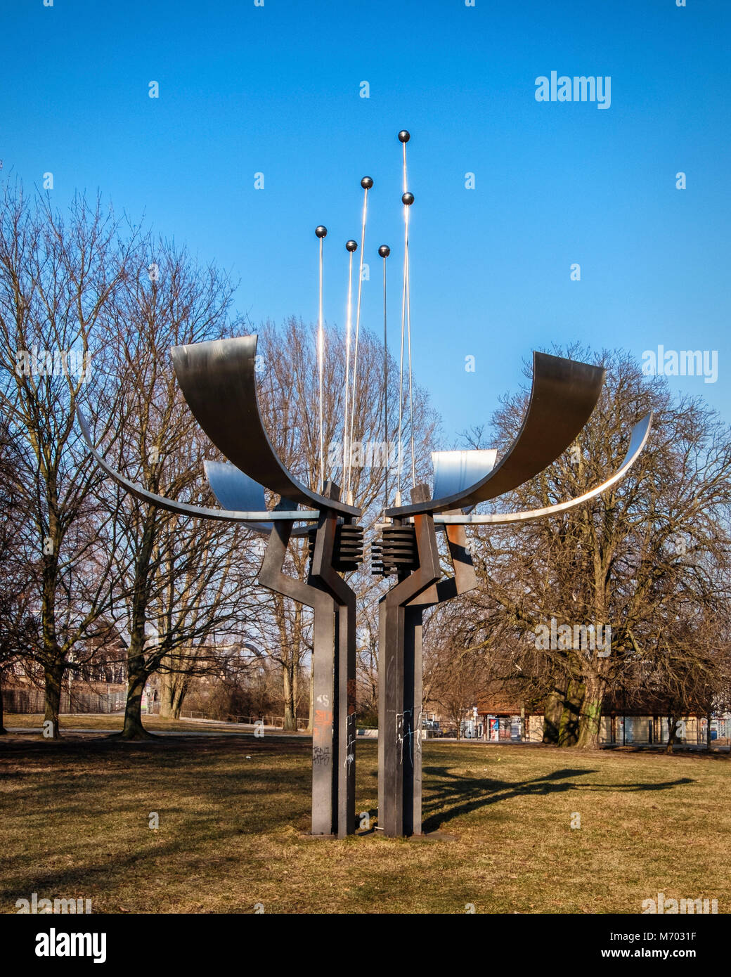 Strange metal sculpture hi-res stock photography and images - Alamy