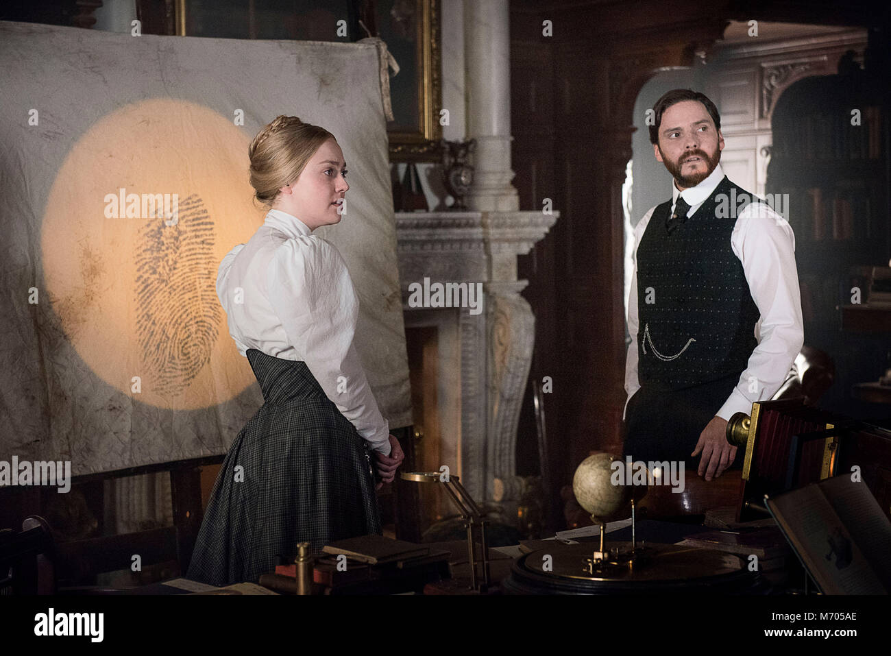 THE ALIENIST, l-r: Dakota Fanning, Daniel Bruhl in 'Hildebrandt's ...