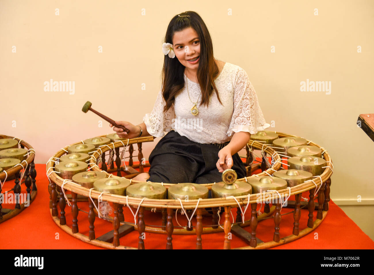 Cambodian instruments hi-res stock photography and images - Alamy