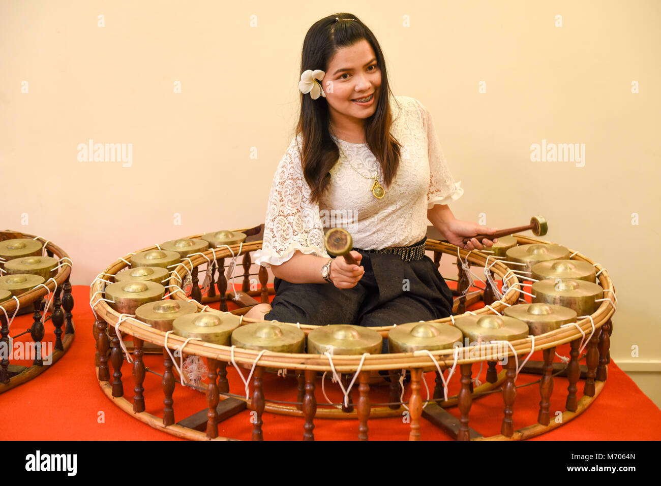 Cambodian instruments hi-res stock photography and images - Alamy