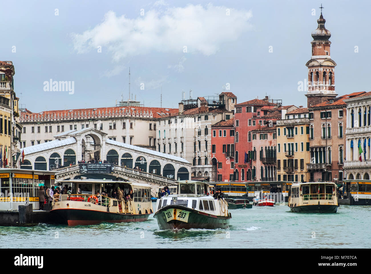 Rialto bridge venice travel hi-res stock photography and images - Alamy
