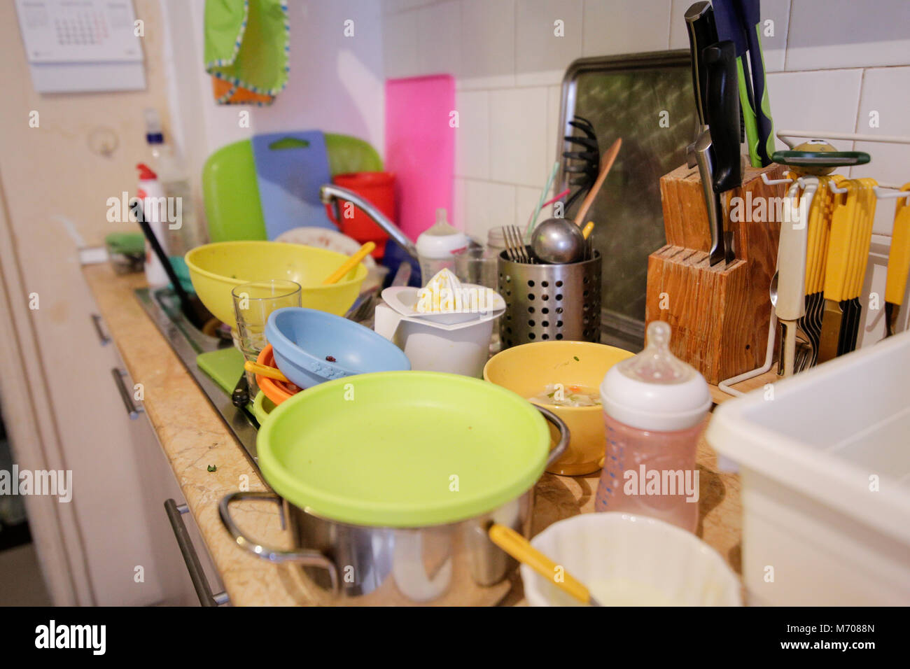 Dirty dishes in a domestic kitchen Stock Photo - Alamy