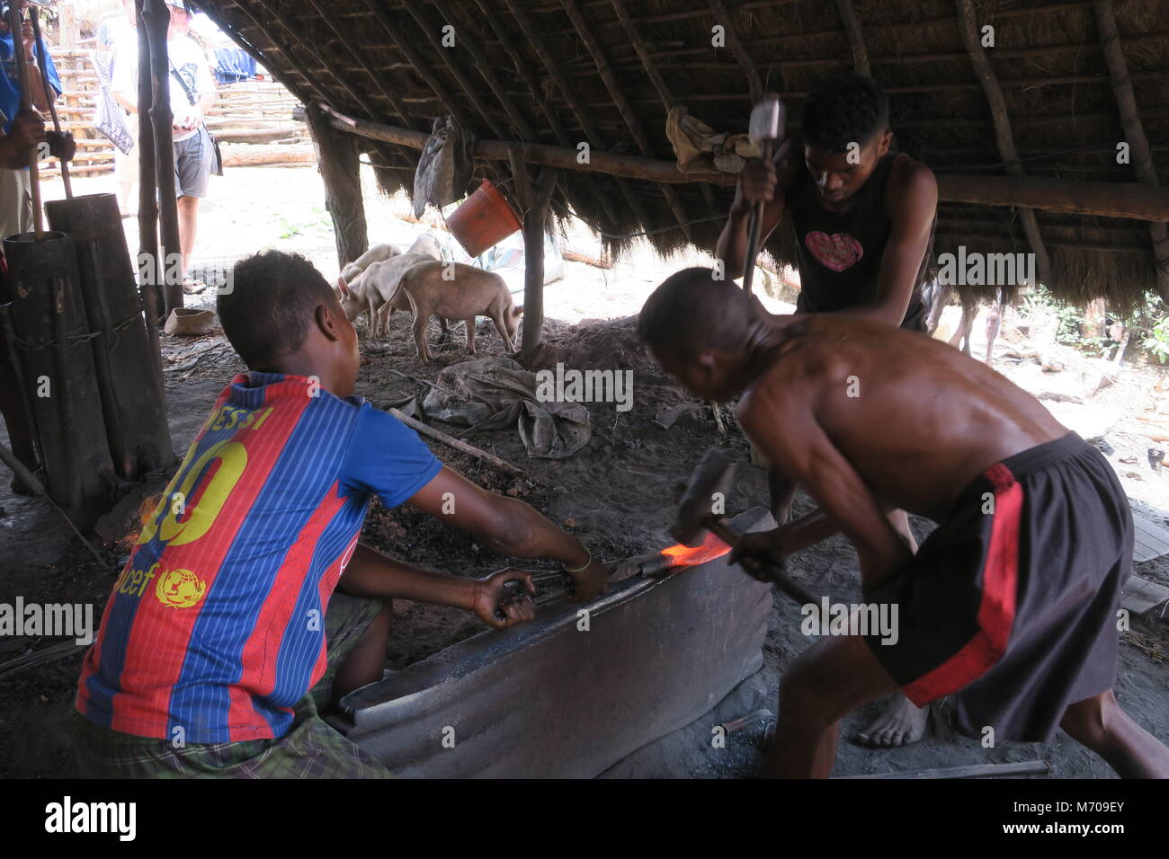 At iron factory, Madagascar. Handmaded garden spade Stock Photo - Alamy
