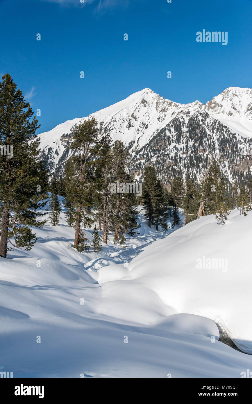 Winter snow scenes in the mountains of the Sellrain Alps in the ...