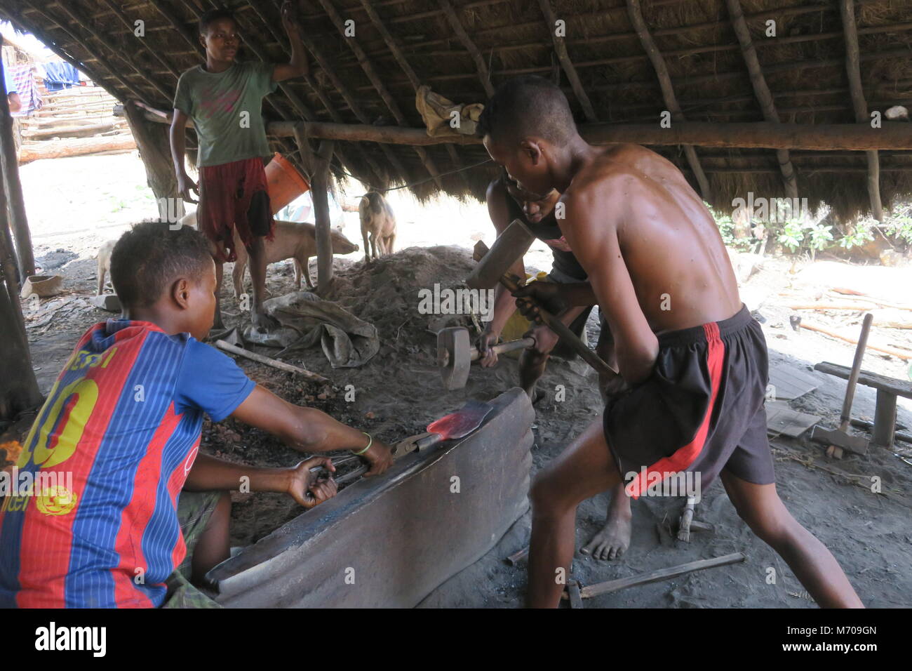 At iron factory, Madagascar. Handmaded garden spade Stock Photo - Alamy