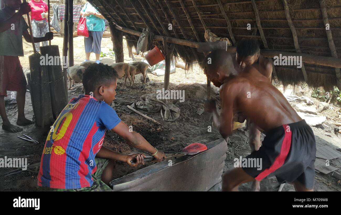 At iron factory, Madagascar. Handmaded garden spade Stock Photo - Alamy