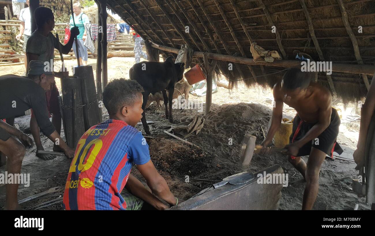 At iron factory, Madagascar. Handmaded garden spade Stock Photo - Alamy