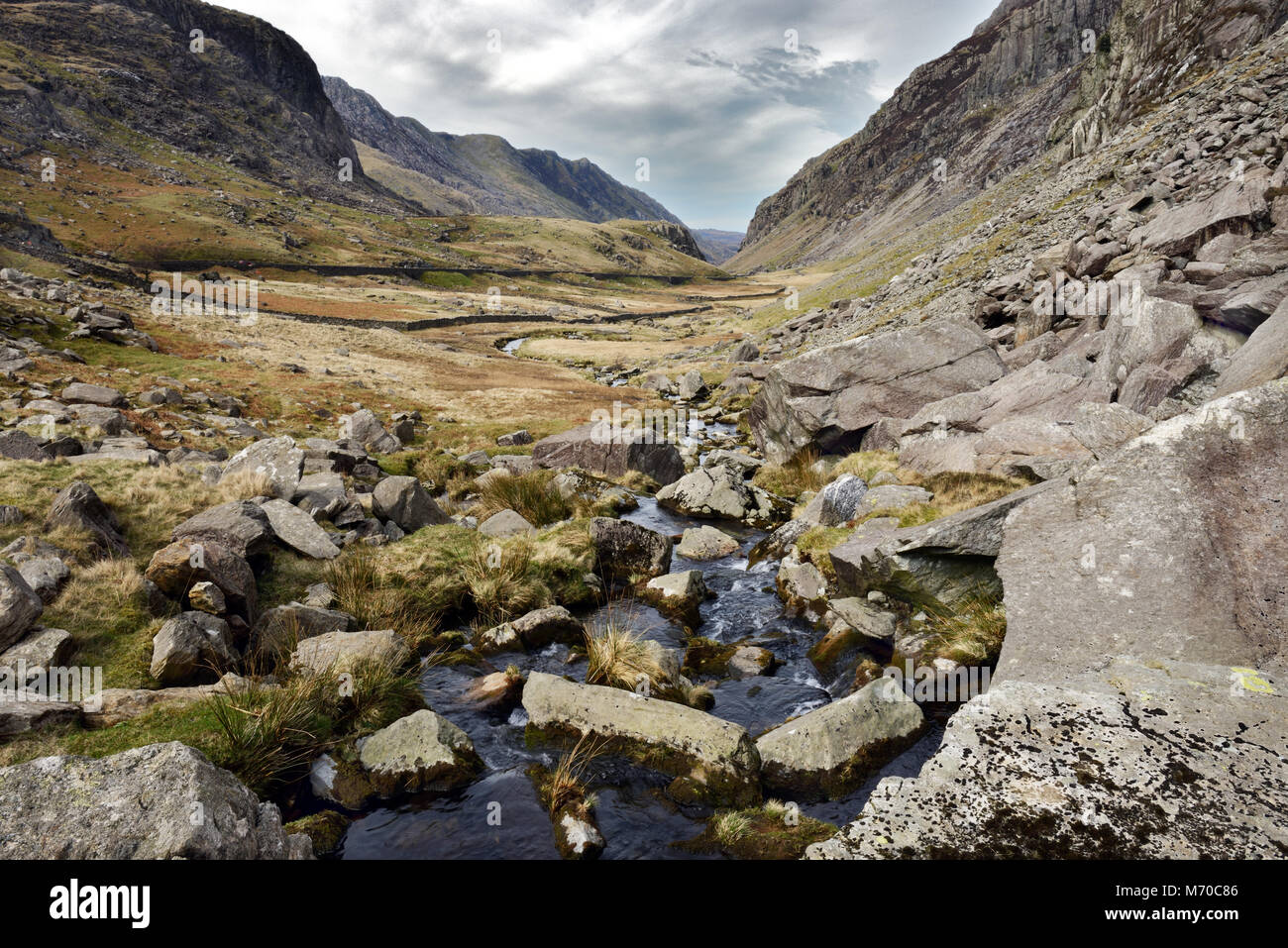 Llanberis Pass lies between the Snowdon and Glyderau mountain ranges in ...