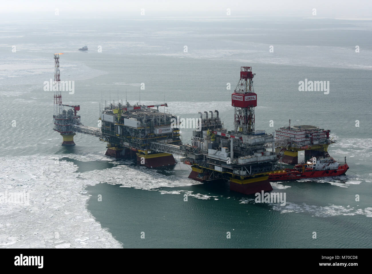 Oil rig russia caspian sea hi-res stock photography and images - Alamy