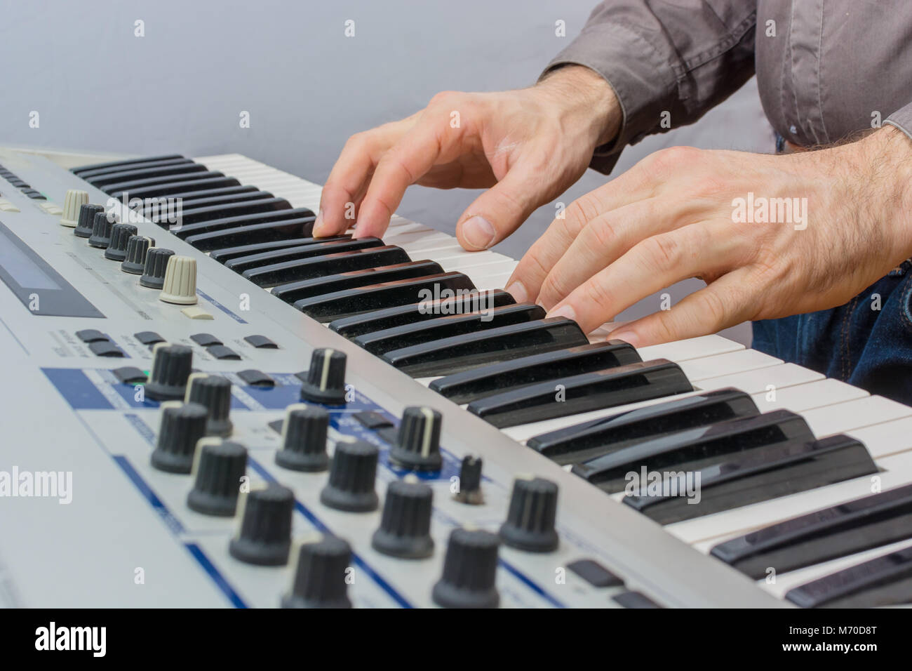 Synthesizer stage performance hi-res stock photography and images - Alamy
