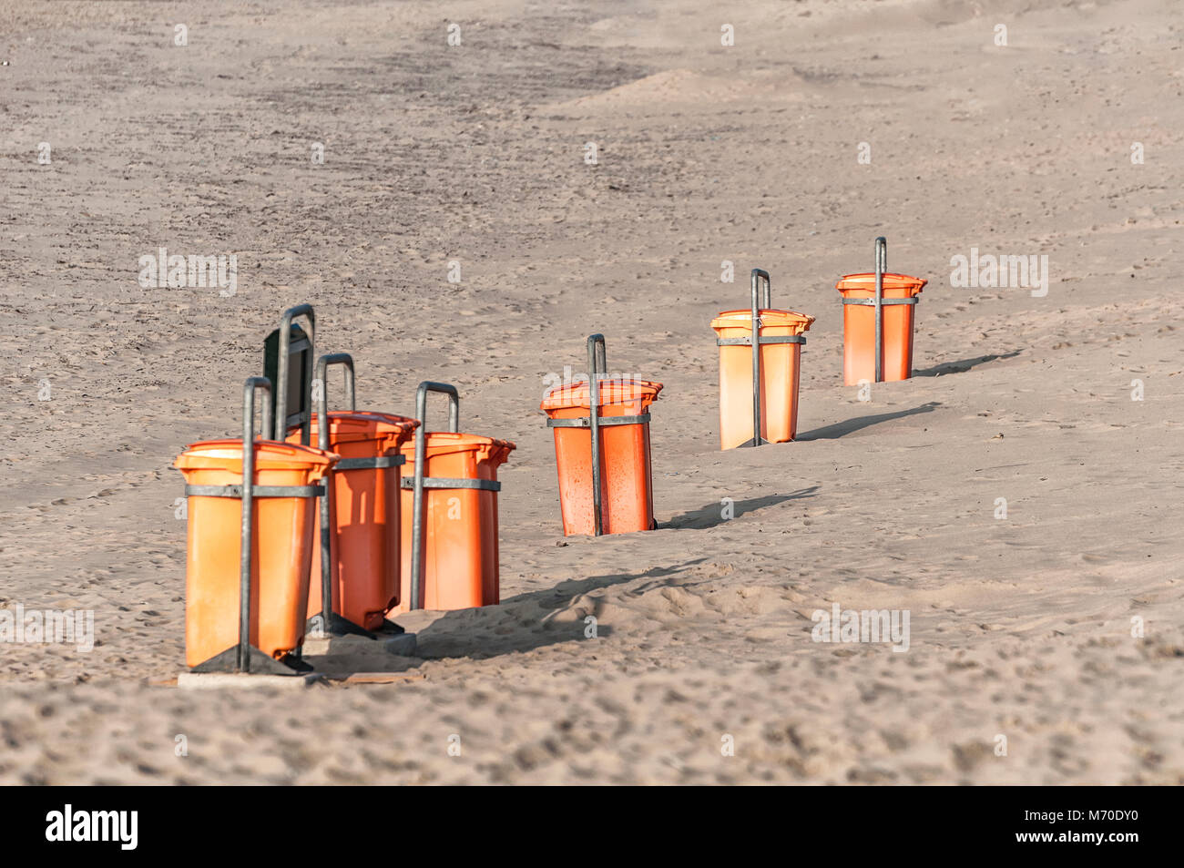 Rubbish bins beach rubbish bins hi-res stock photography and images - Alamy