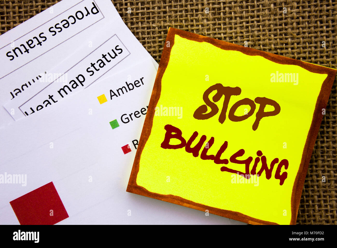 Paper note bully hi-res stock photography and images - Alamy