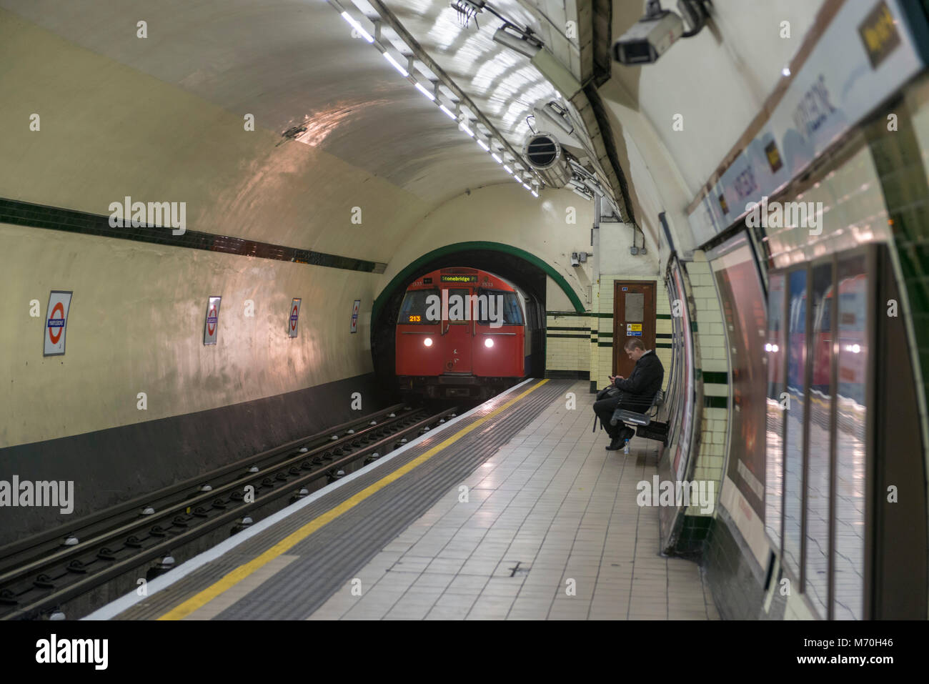 Underground train in London, Marylebone Station Stock Photo - Alamy