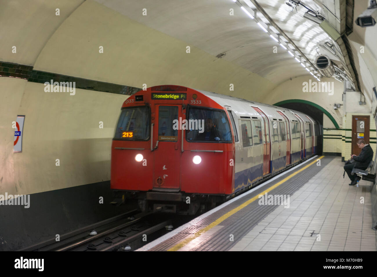 Underground train in London, Marylebone Station Stock Photo - Alamy