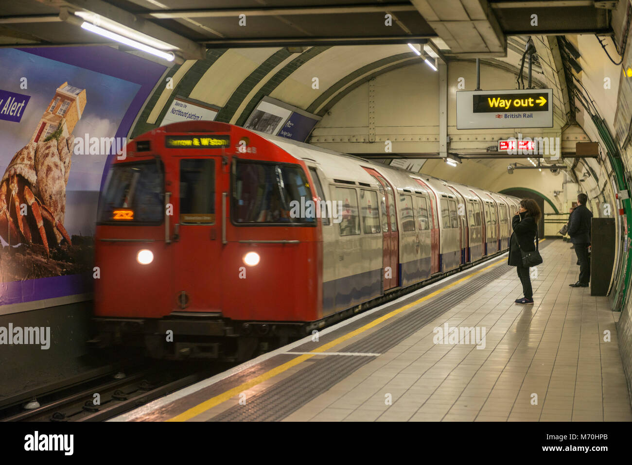 Underground train in London, Marylebone Station Stock Photo - Alamy