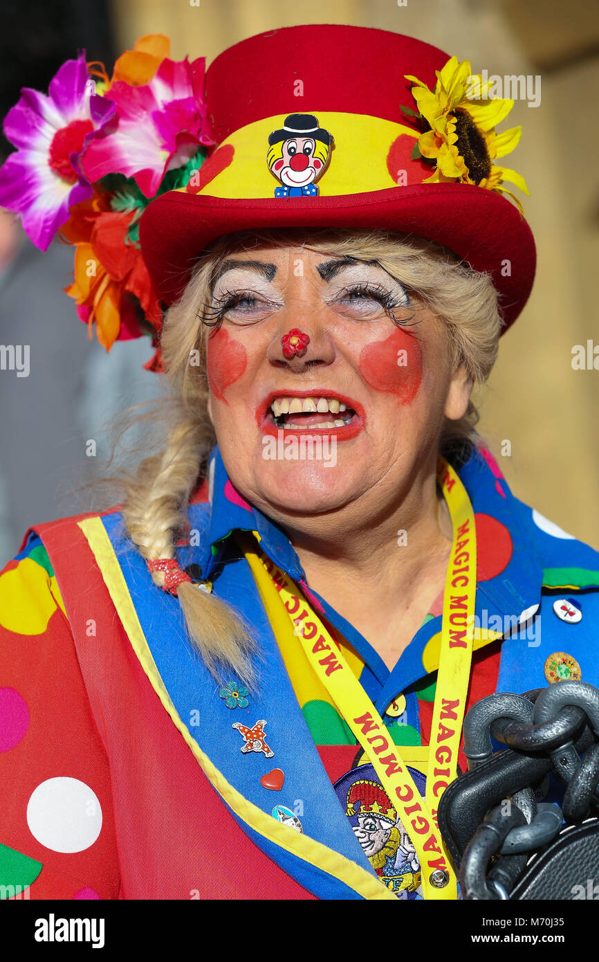 People dressed as clowns arrives for the 72nd annual memorial service ...