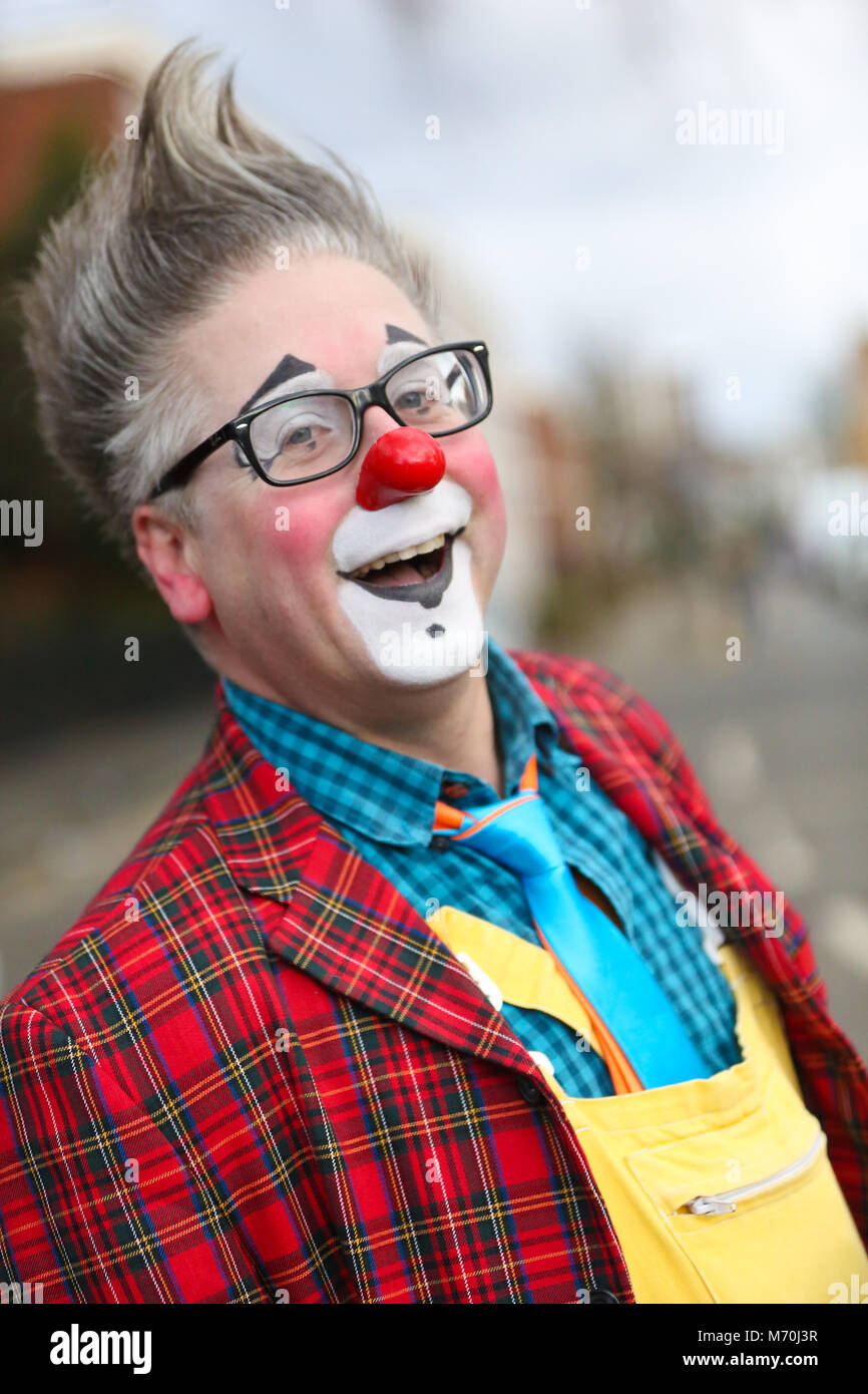 People dressed as clowns arrives for the 72nd annual memorial service ...