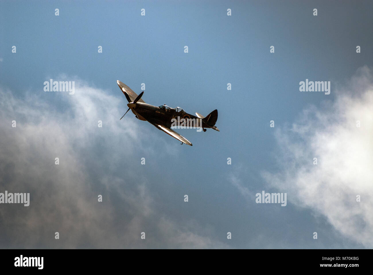 The iconic Supermarine Spitfire in flight Stock Photo - Alamy