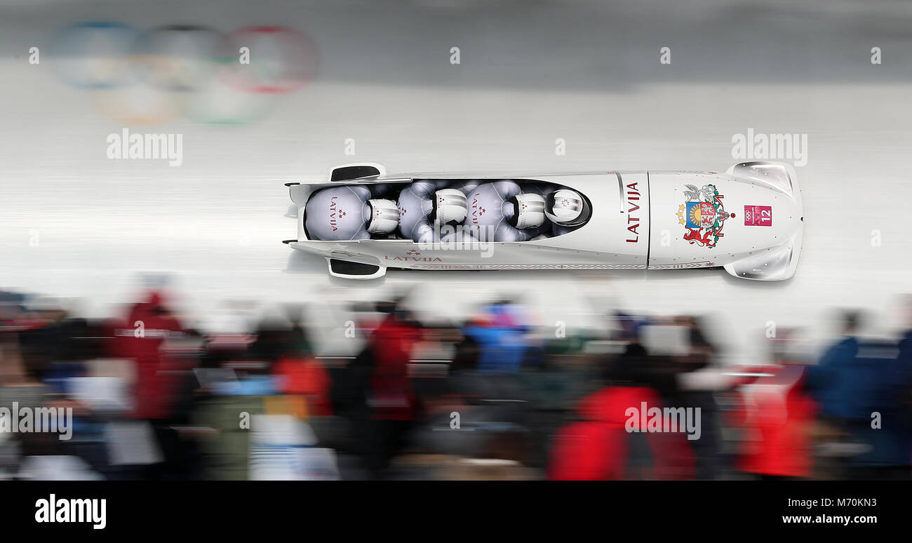 4 man bobsleigh olympic sliding centre hi-res stock photography and ...