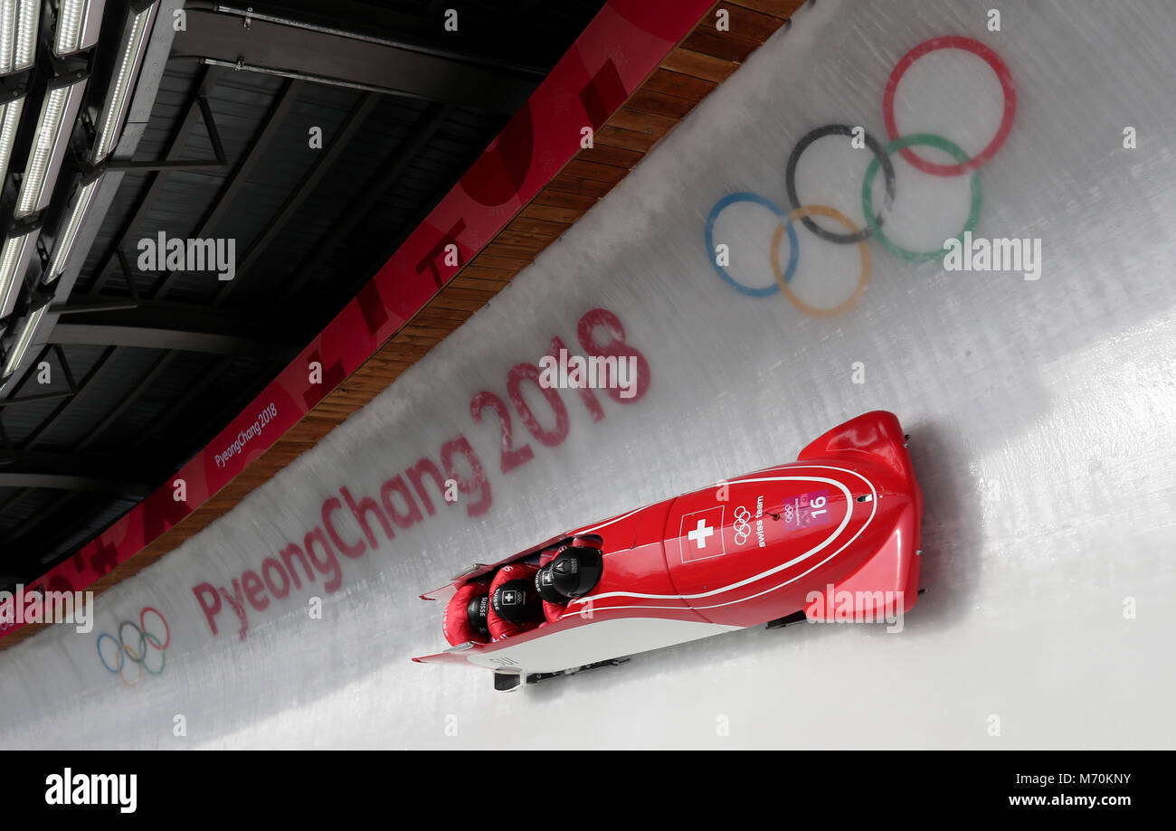 4 man bobsleigh heats olympic sliding centre hi-res stock photography ...