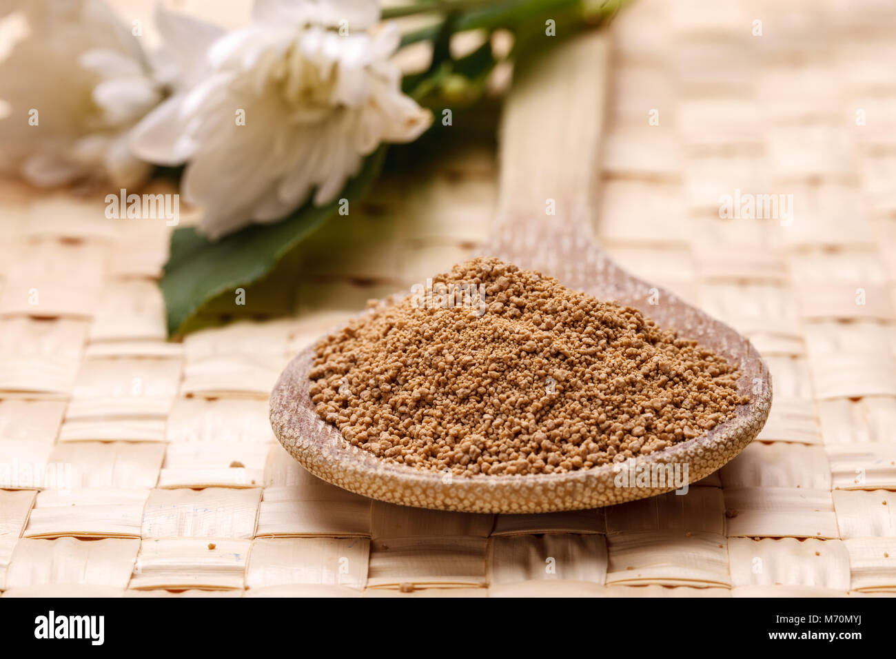 Raw Sucanat sugar displayed on a wooden spoon Stock Photo - Alamy
