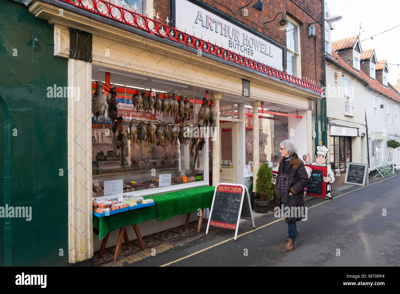Pheasants hanging outside hi-res stock photography and images - Alamy