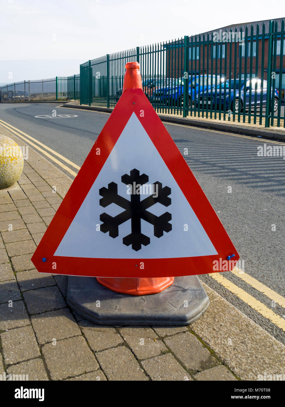 Warning snow sign hi-res stock photography and images - Alamy