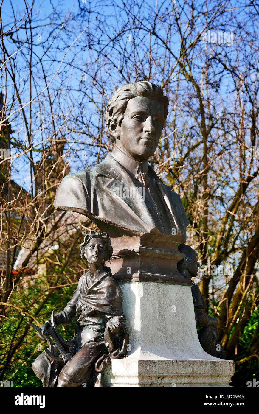 Monument to bandmaster on the Titanic Wallace Hartley of Colne who ...