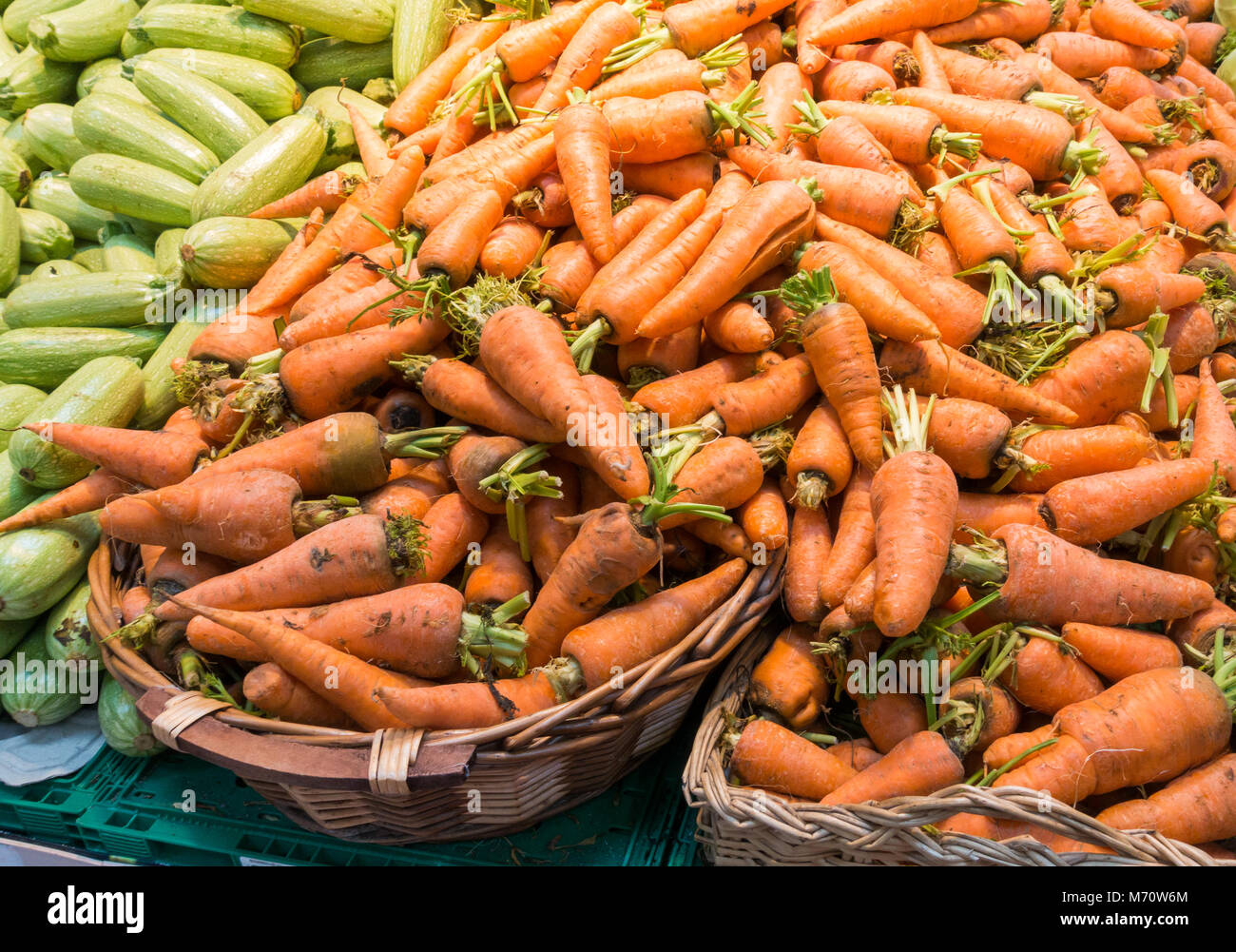 Supermarket carrots hi-res stock photography and images - Alamy