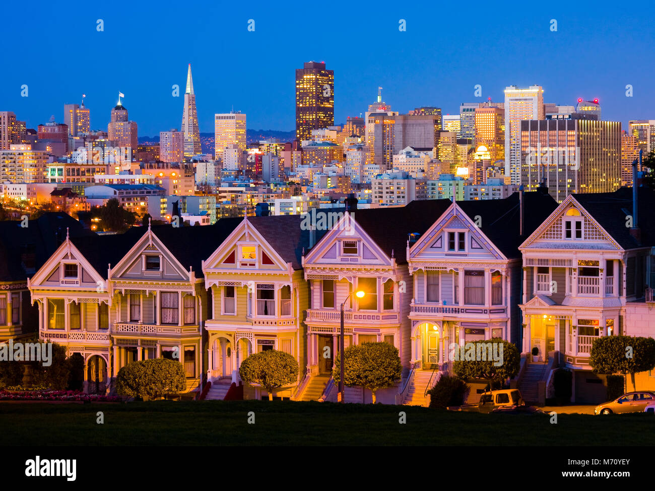 California street night house hi-res stock photography and images - Alamy