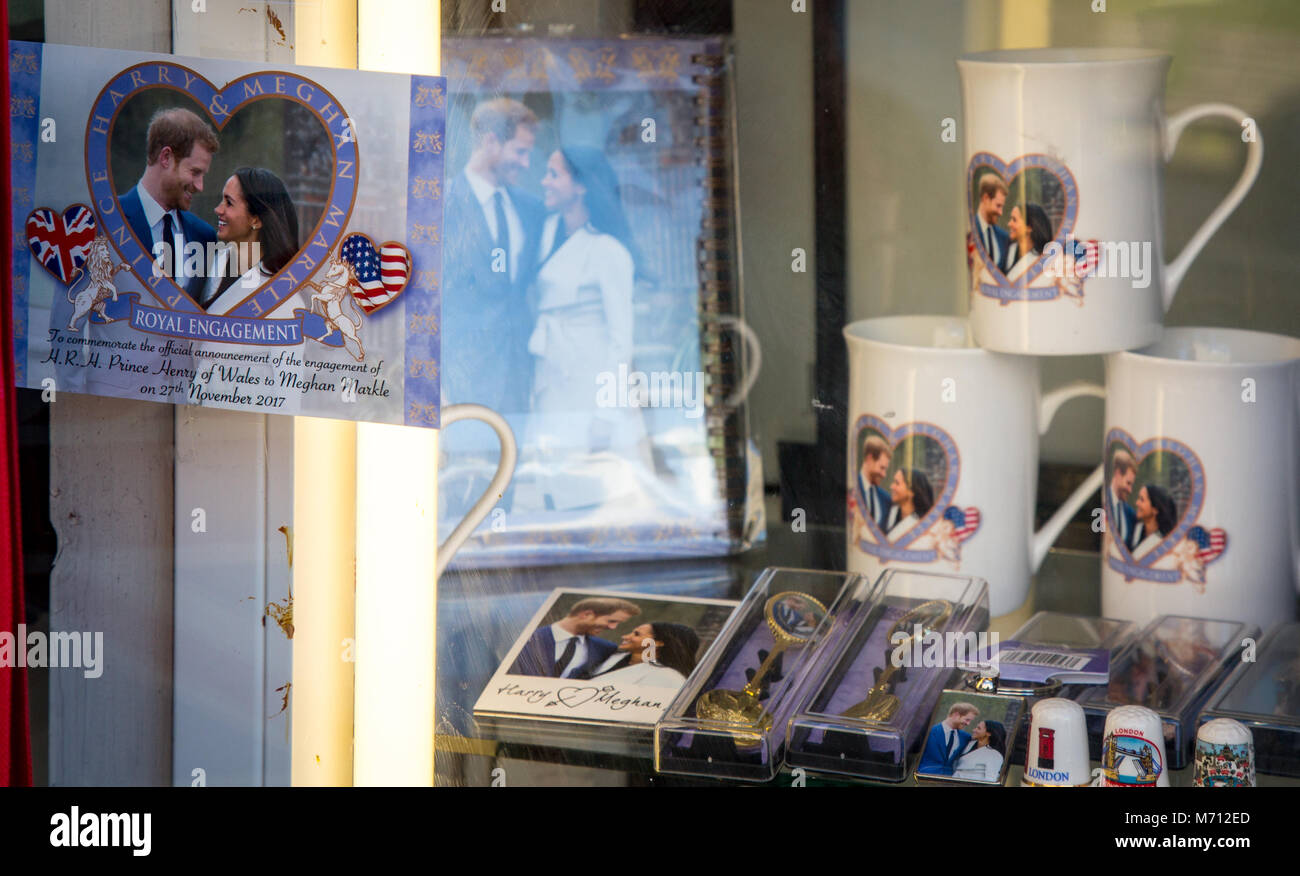 Windsor, UK. Shops displaying merchandise of the Royal family including ...