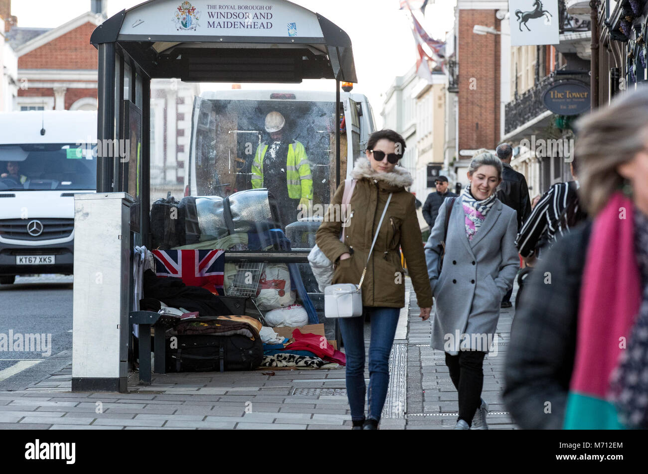 Sleeping bus uk hi-res stock photography and images - Alamy