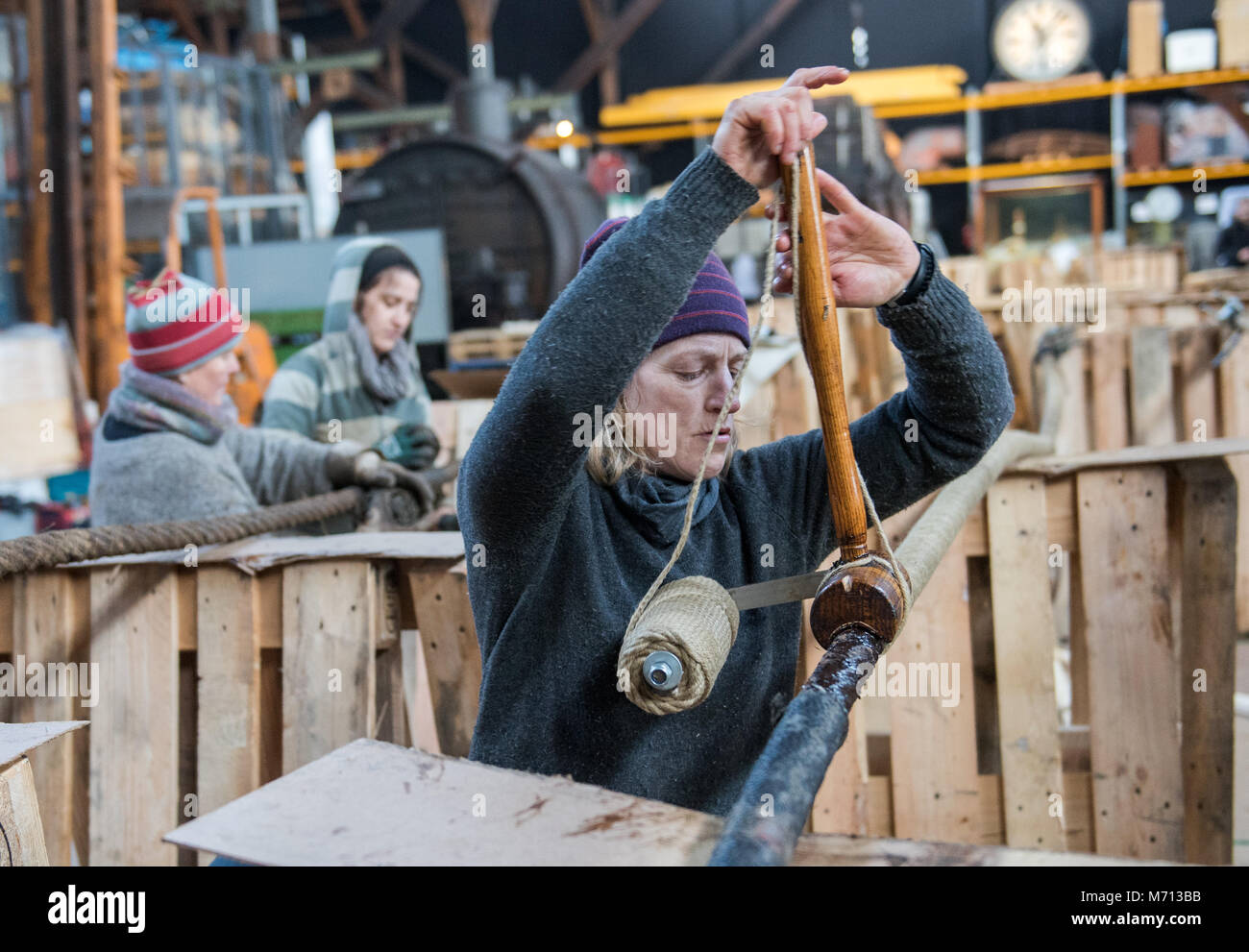 06 March 2018, Germany, Hamburg: The rigger Finn Goggen works on the ...
