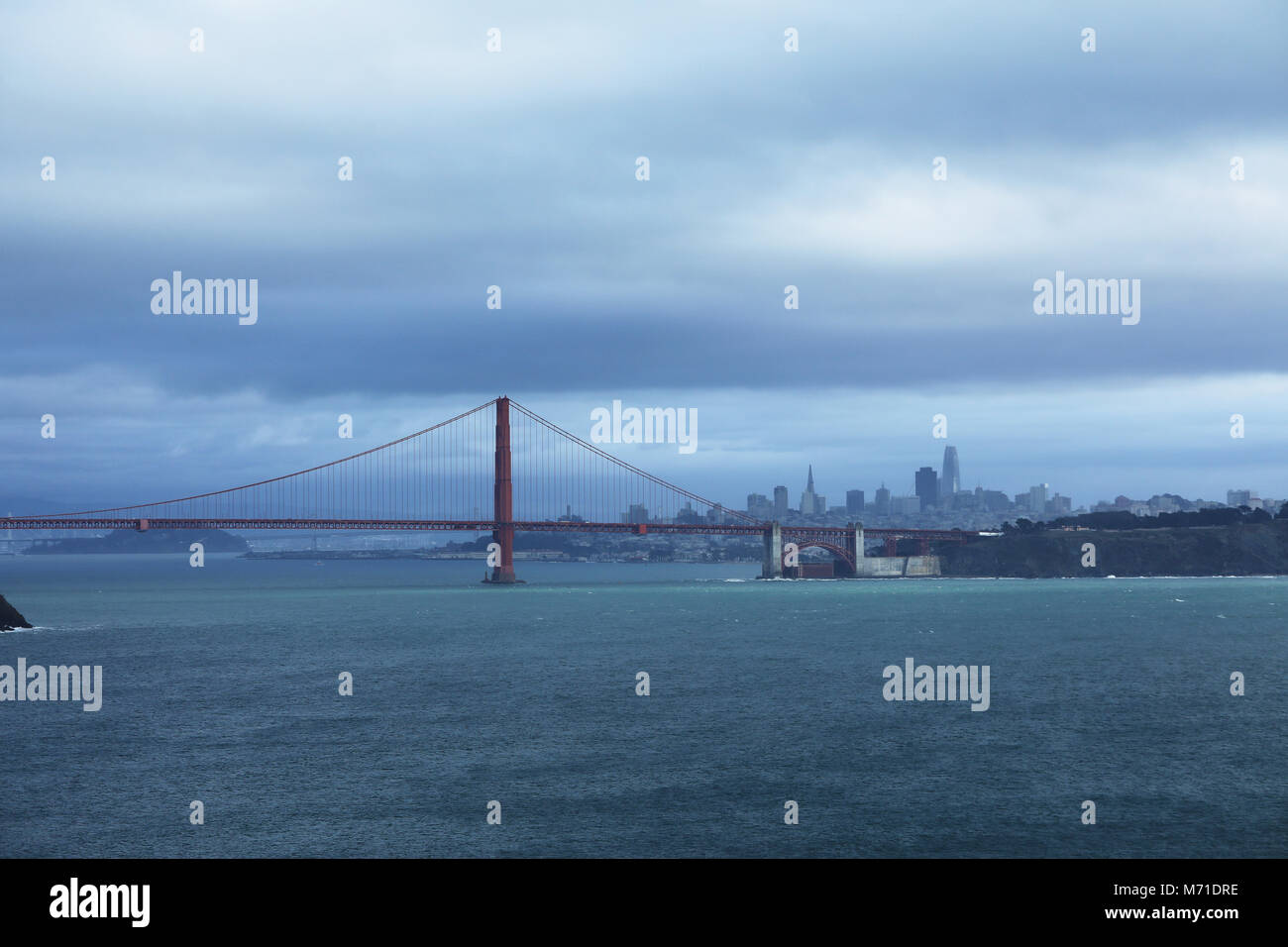 A Side view of the Golden Gate Bridge Stock Photo - Alamy