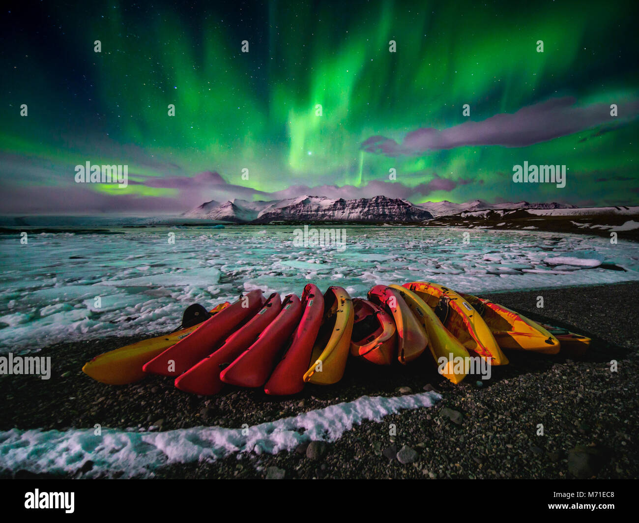 Canoodling under the Northern Lights Stock Photo - Alamy