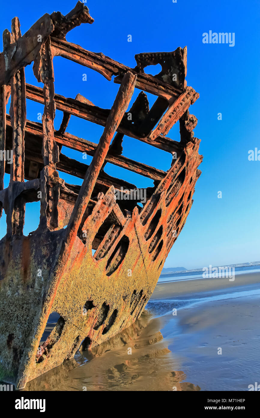 Shipwreck coast oregon hi-res stock photography and images - Alamy