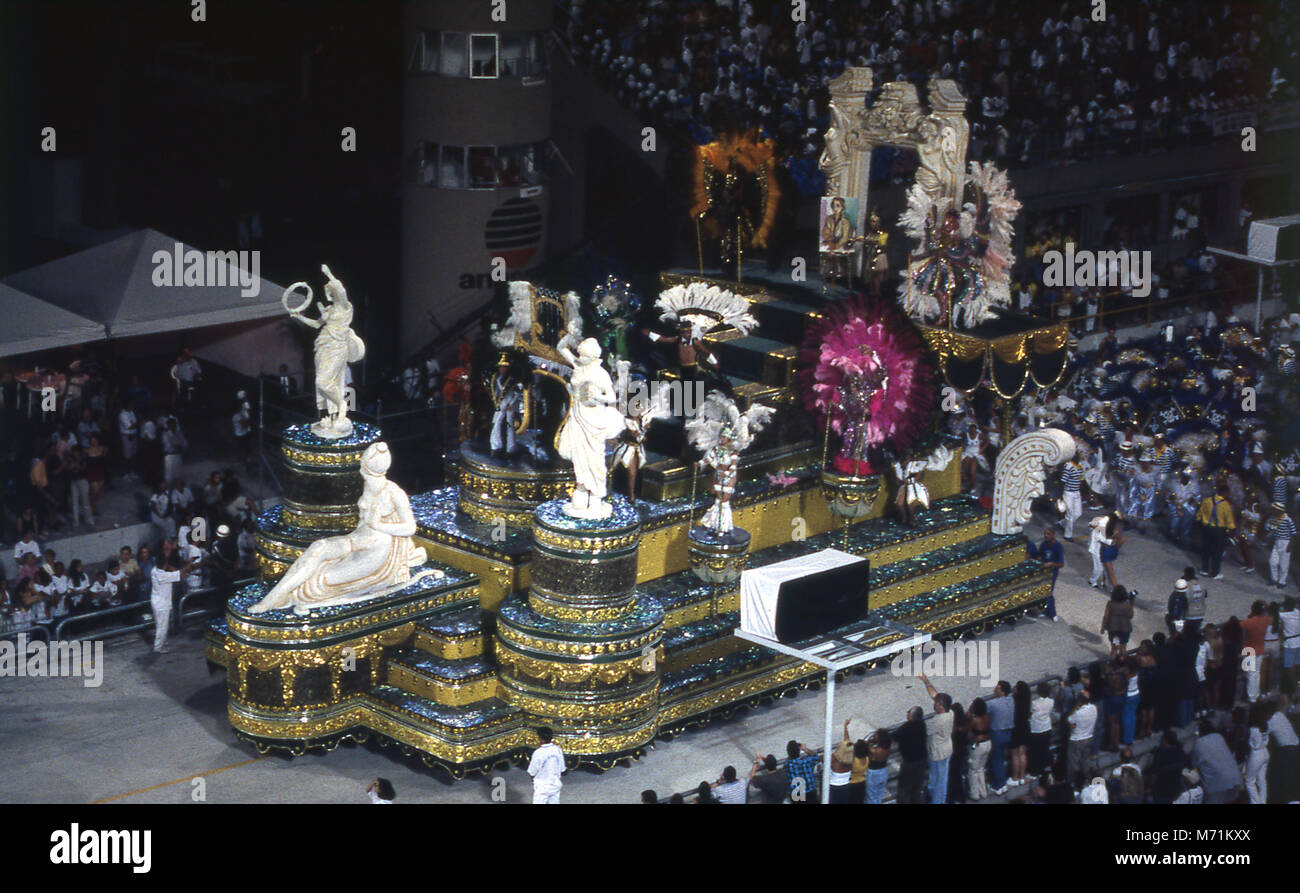 Brazil carnival samba school parades hi-res stock photography and ...