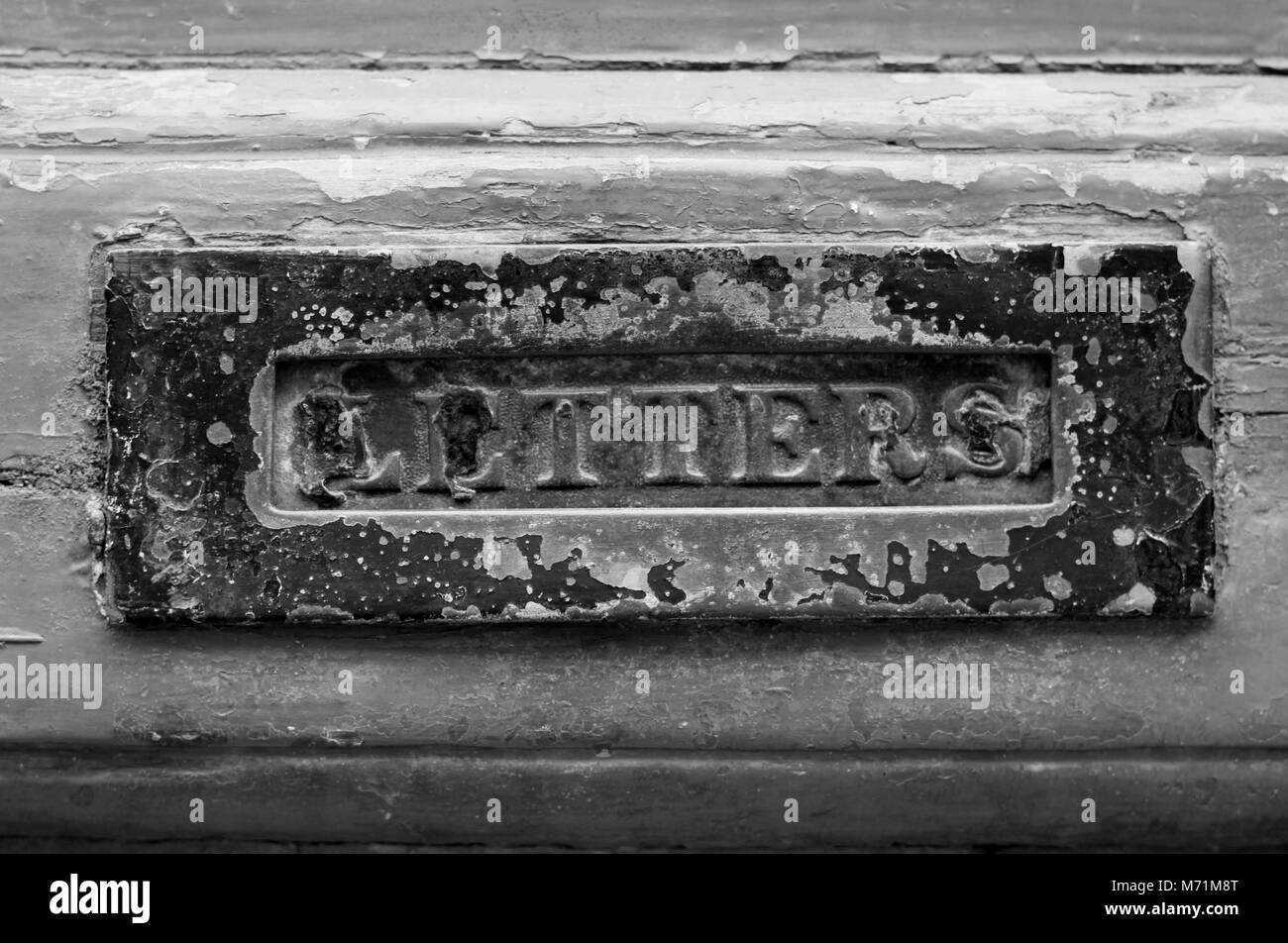 Old fashioned letterbox hi-res stock photography and images - Alamy