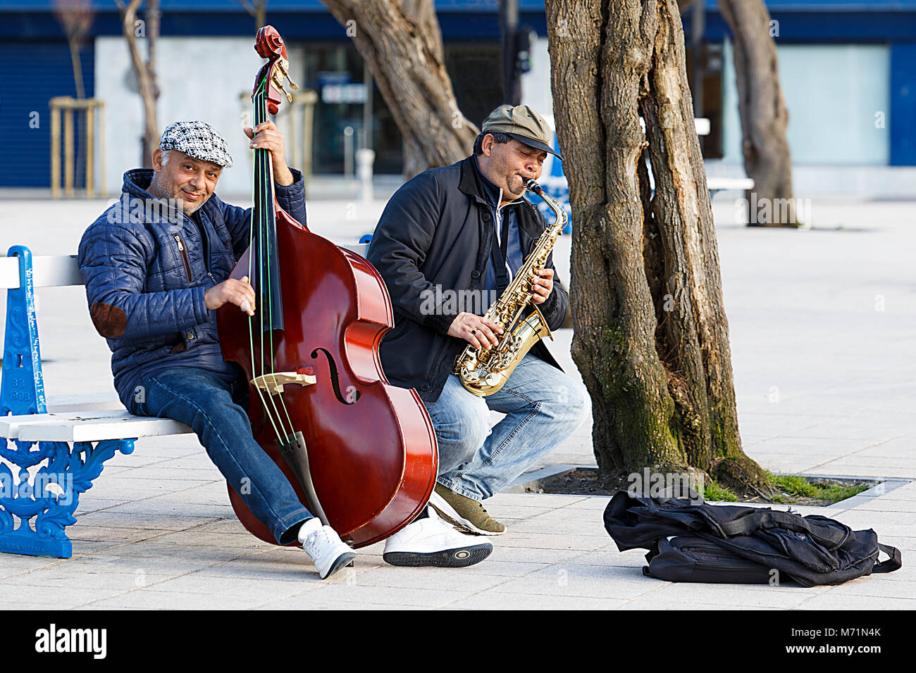Cute street musicians hi-res stock photography and images - Alamy